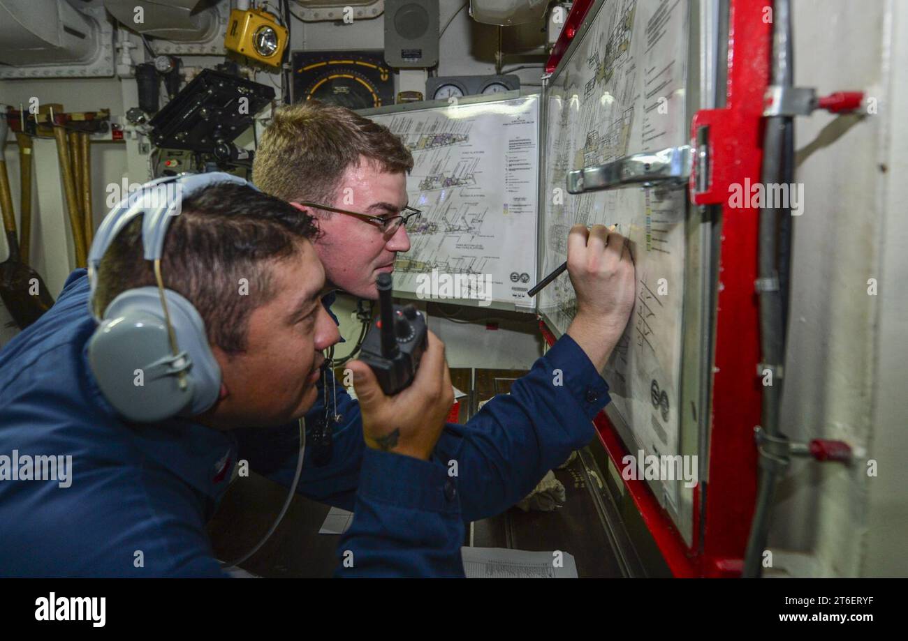 USS Monterey (CG 61) 130817 Stock Photo - Alamy