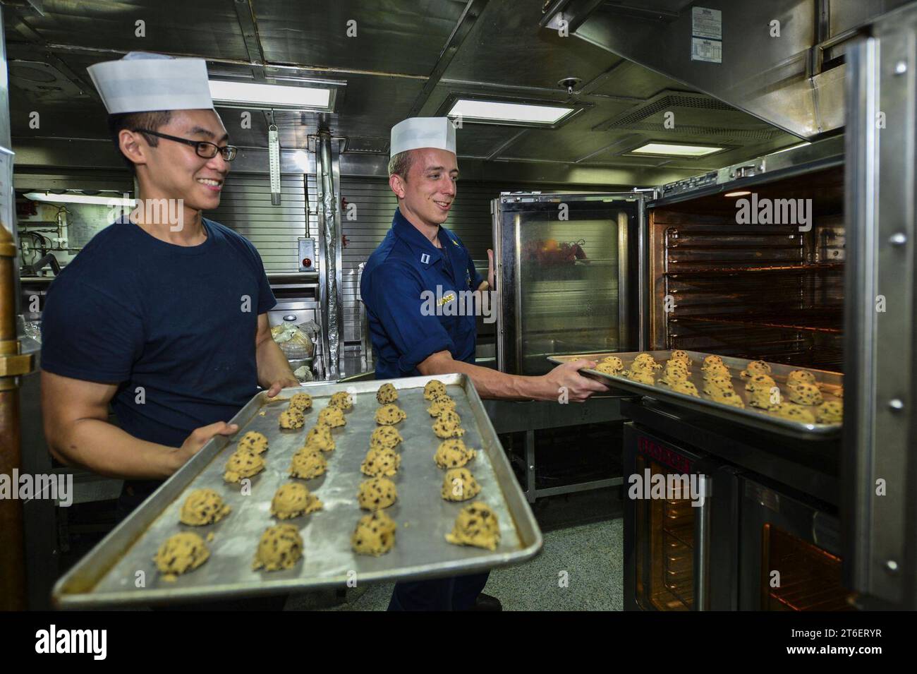 USS MONTEREY (CG 61) 130808 Stock Photo - Alamy