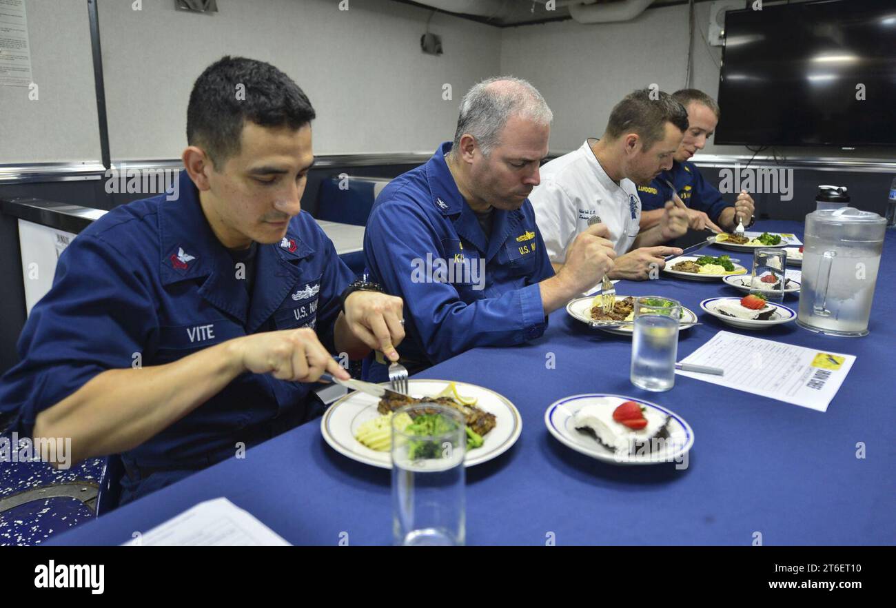 USS MONTEREY (CG 61) 130822 Stock Photo - Alamy