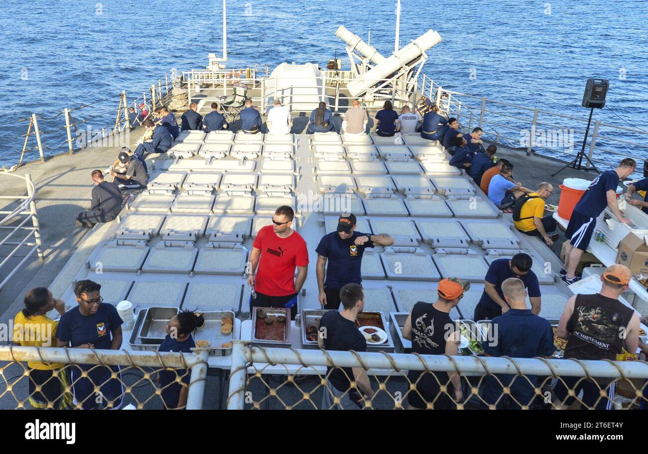 USS MONTEREY (CG 61) 130823 Stock Photo - Alamy