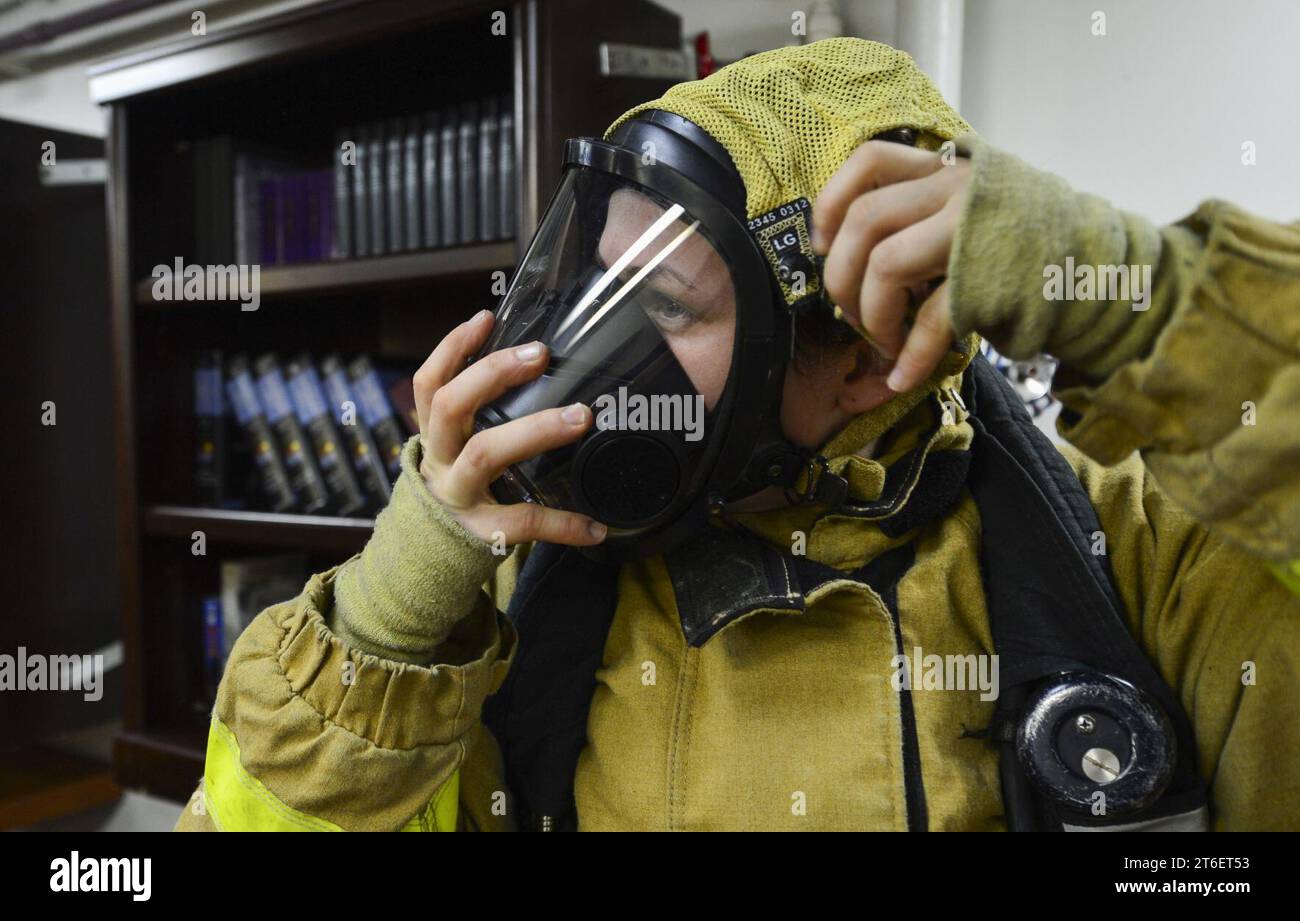 USS MONTEREY (CG 61) 130824 Stock Photo - Alamy