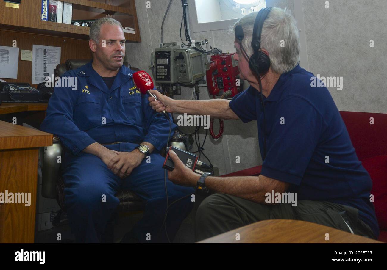 USS MONTEREY (CG 61) 131001 Stock Photo - Alamy