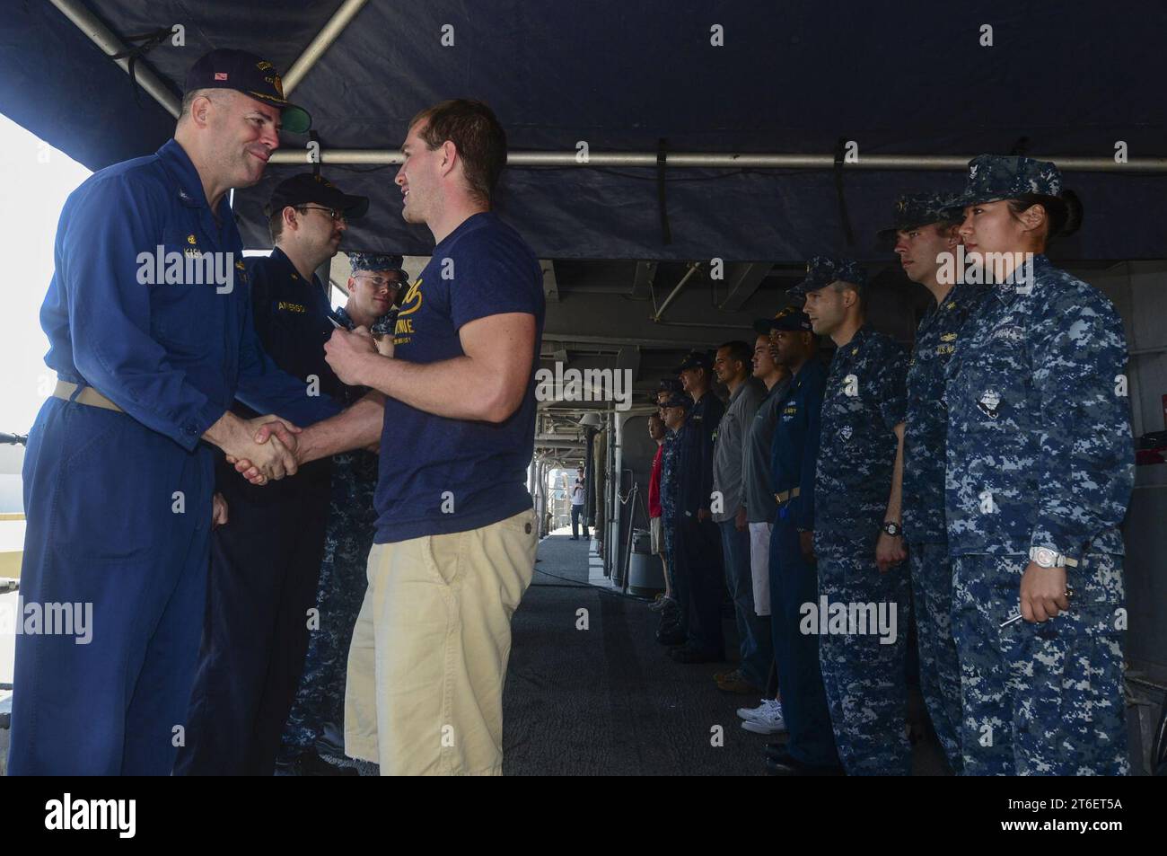 USS MONTEREY (CG 61) 131010 Stock Photo - Alamy