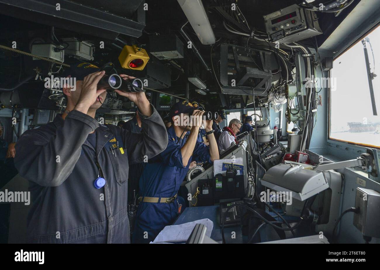 USS Monterey operations 130808 Stock Photo - Alamy
