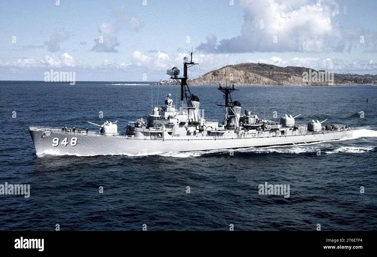 USS Morton (DD-948) underway off Point Loma, California (USA), circa in ...