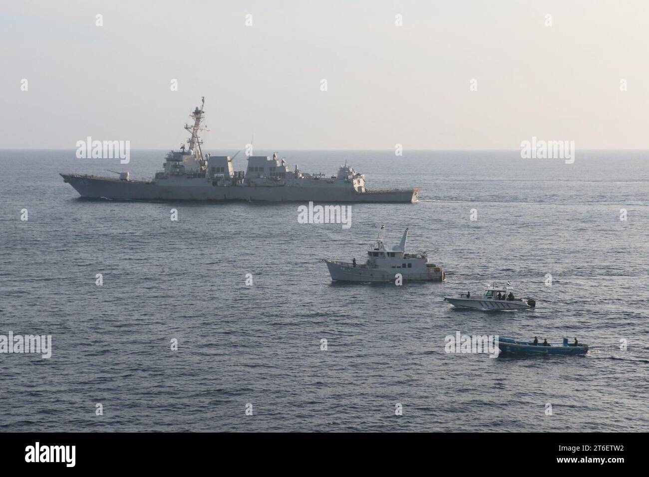 USS Mustin (DDG 89), El Salvadoran navy Patrullero Maritimo (PM) 14 ...