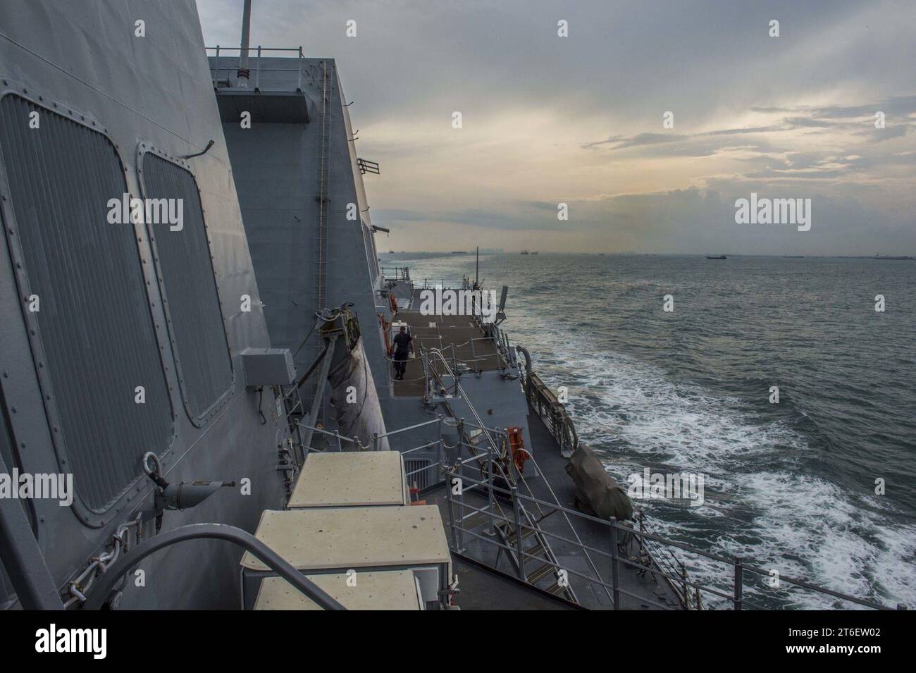 USS Mustin operations 150521 Stock Photo - Alamy