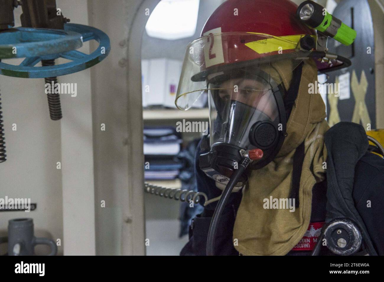 USS Mustin operations 150715 Stock Photo - Alamy