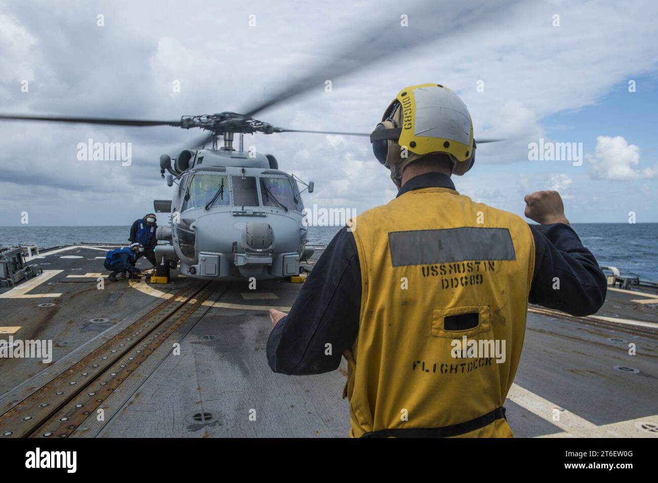 USS Mustin operations 150709 Stock Photo - Alamy