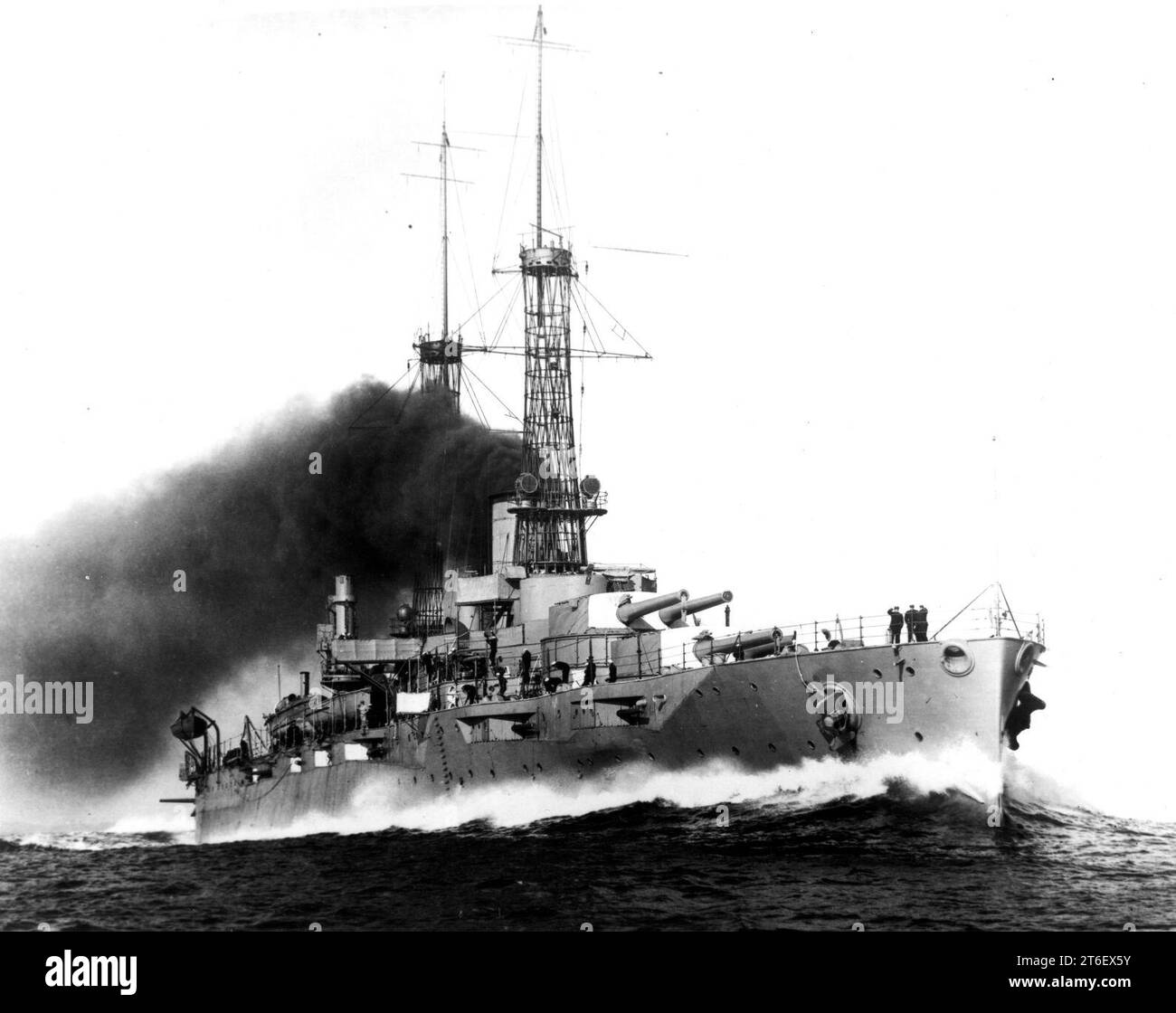 USS New York (BB-34) underway at high speed on 29 May 1915 Stock Photo ...