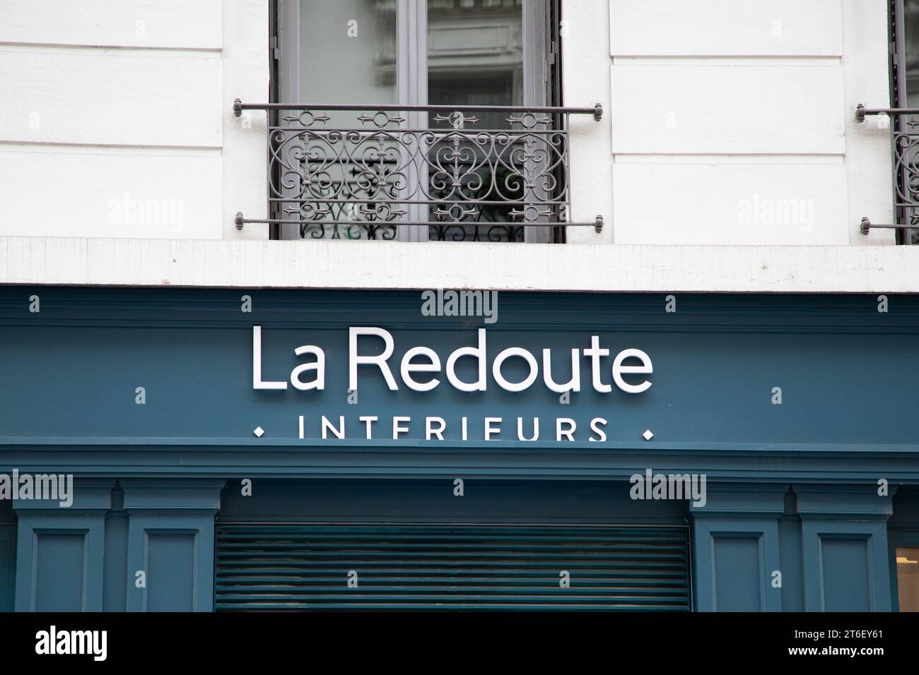 lyon , France - 11 04 2023 : La Redoute interieurs home shop brand logo ...