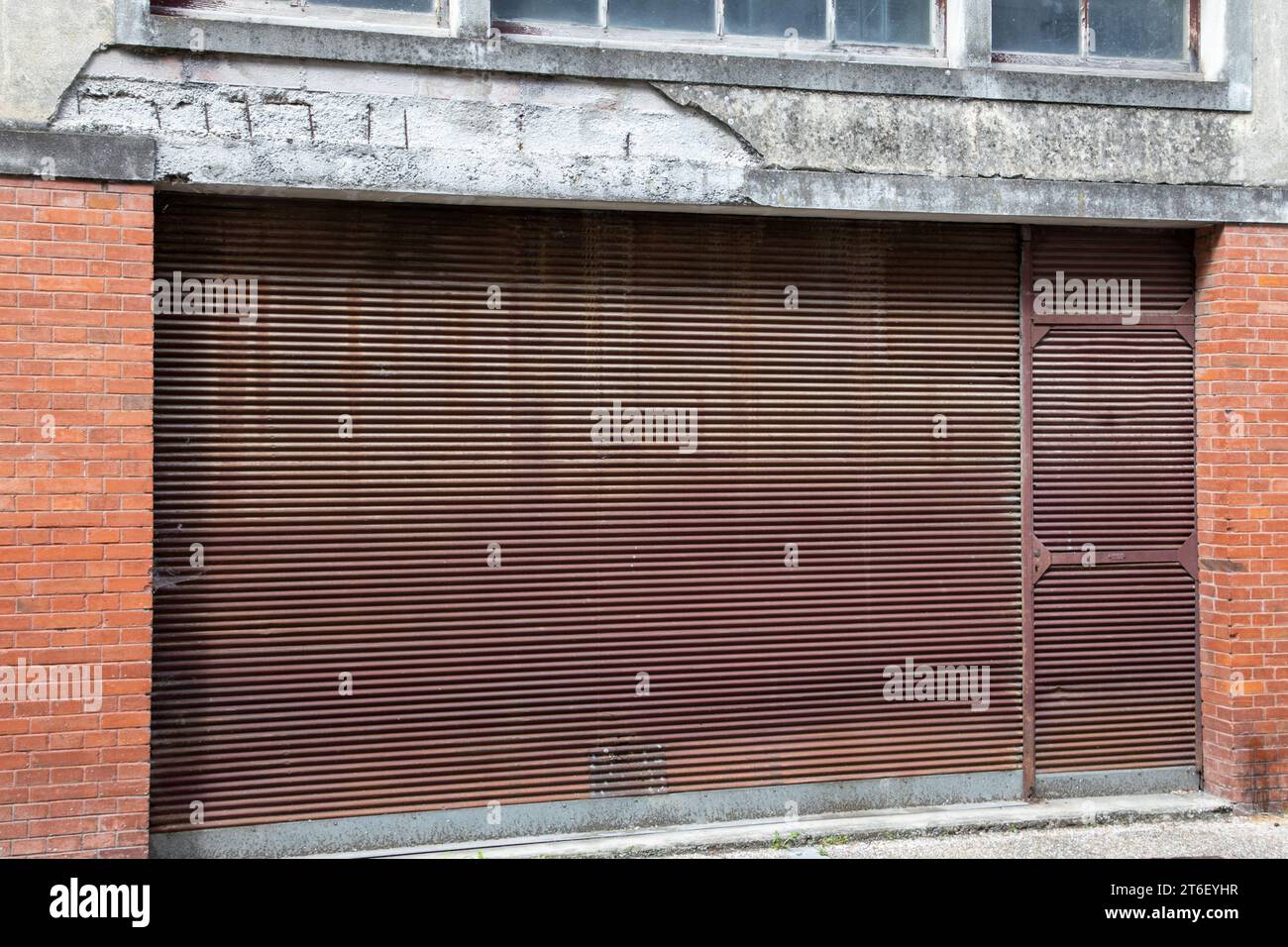 Rolling shutters hi-res stock photography and images - Alamy