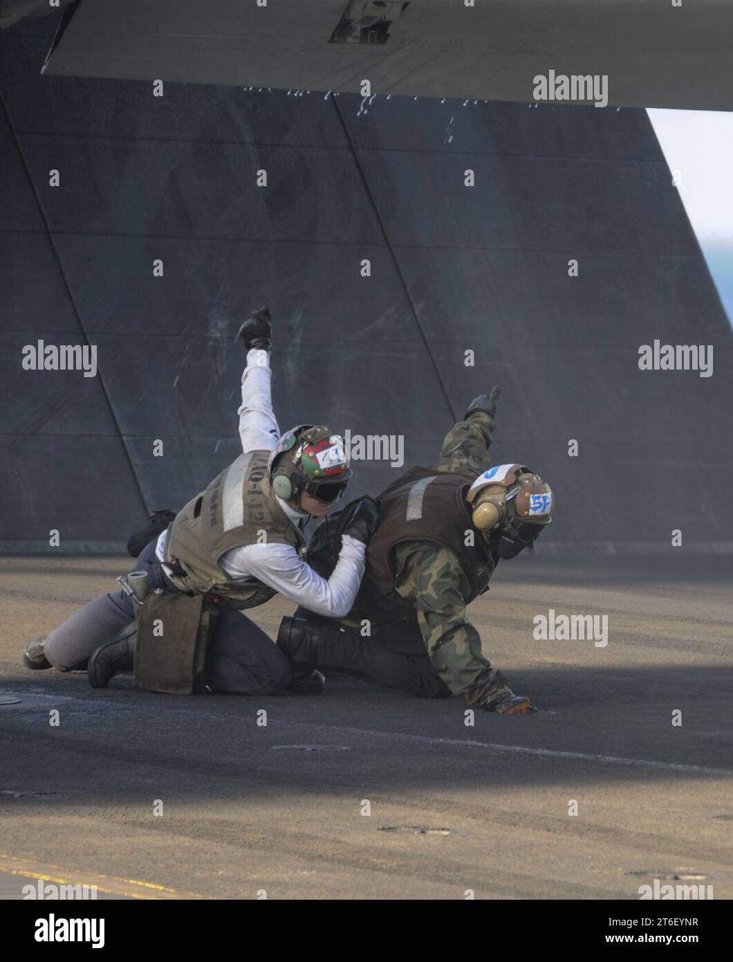 USS Nimitz operations 131210 Stock Photo - Alamy