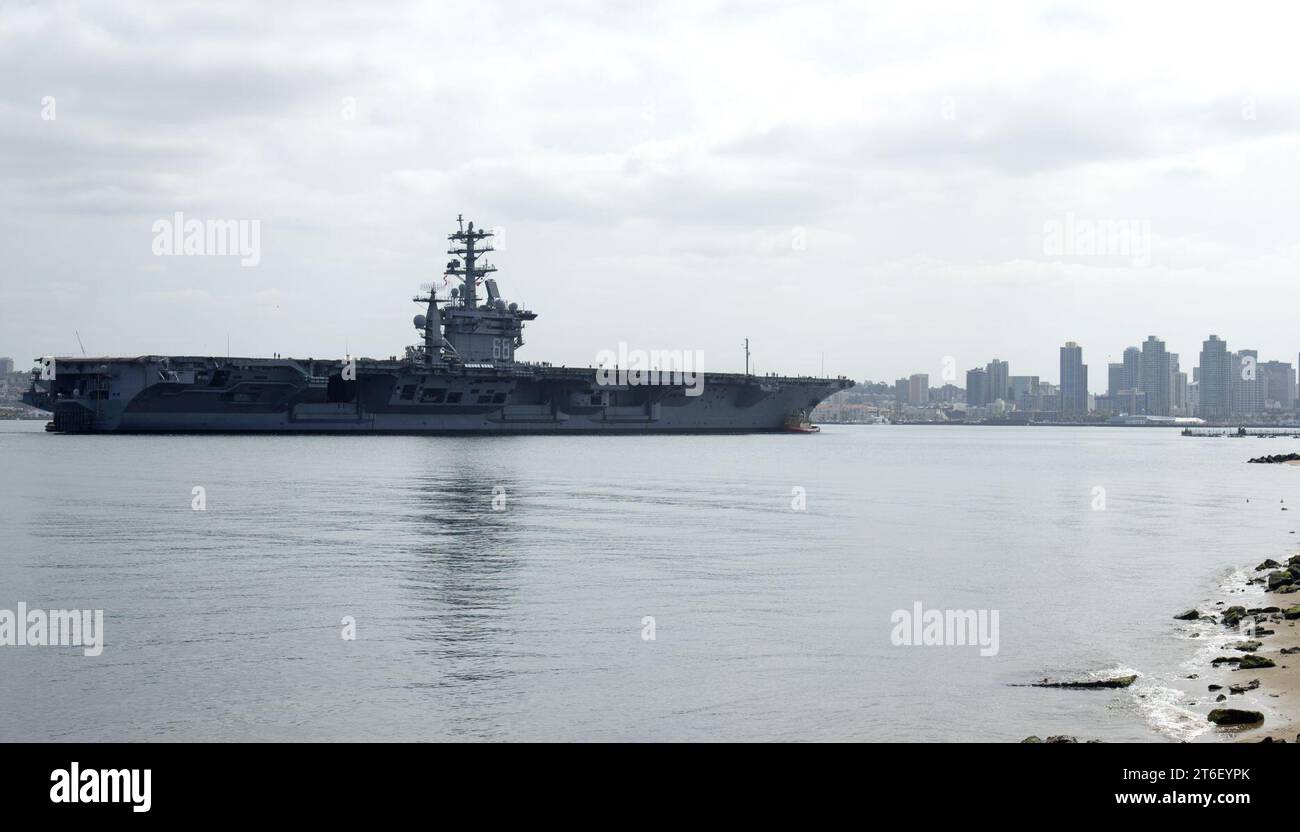 USS Nimitz returns to NAS North Island Stock Photo - Alamy