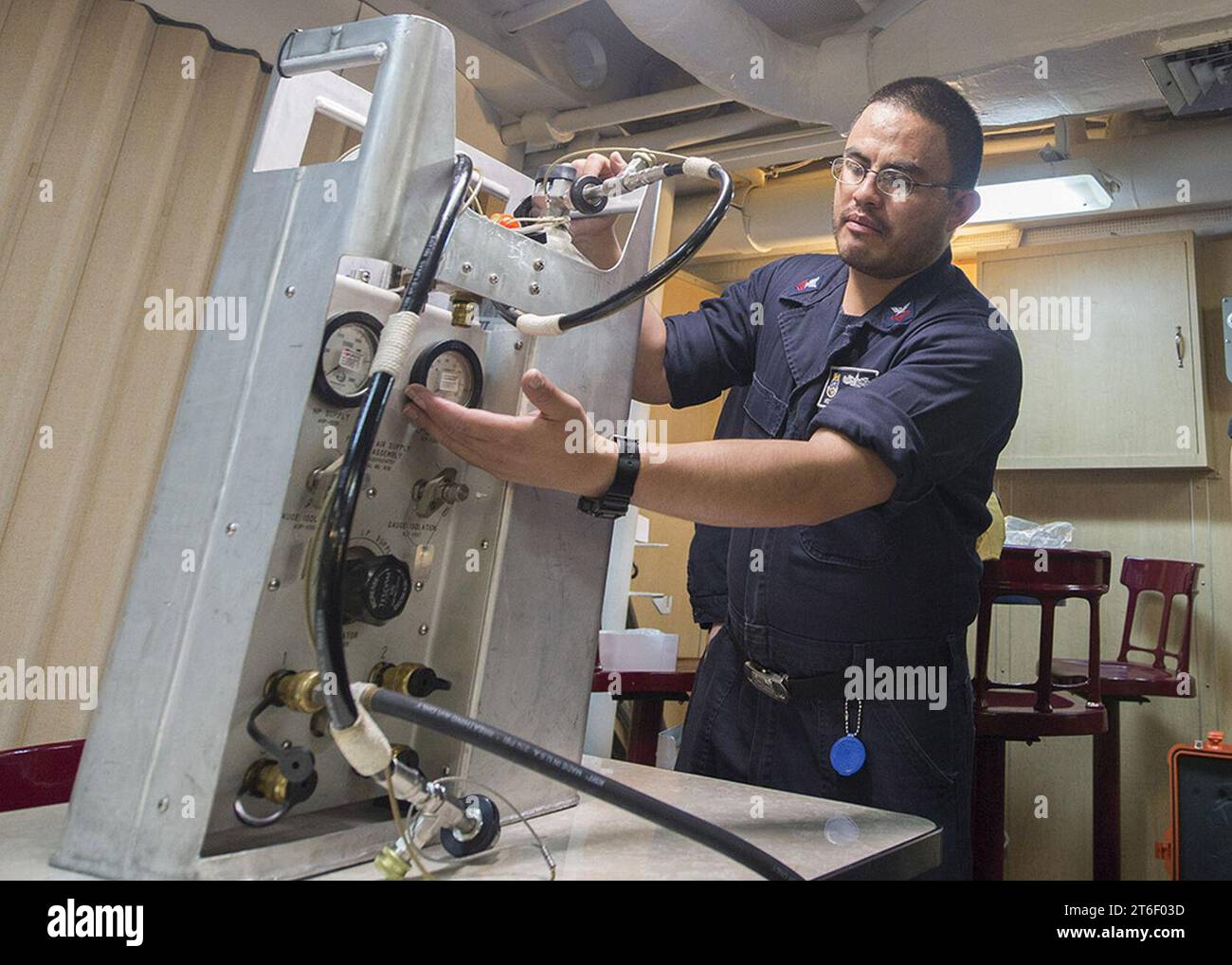 USS Normandy (CG 60) 150518 Stock Photo - Alamy