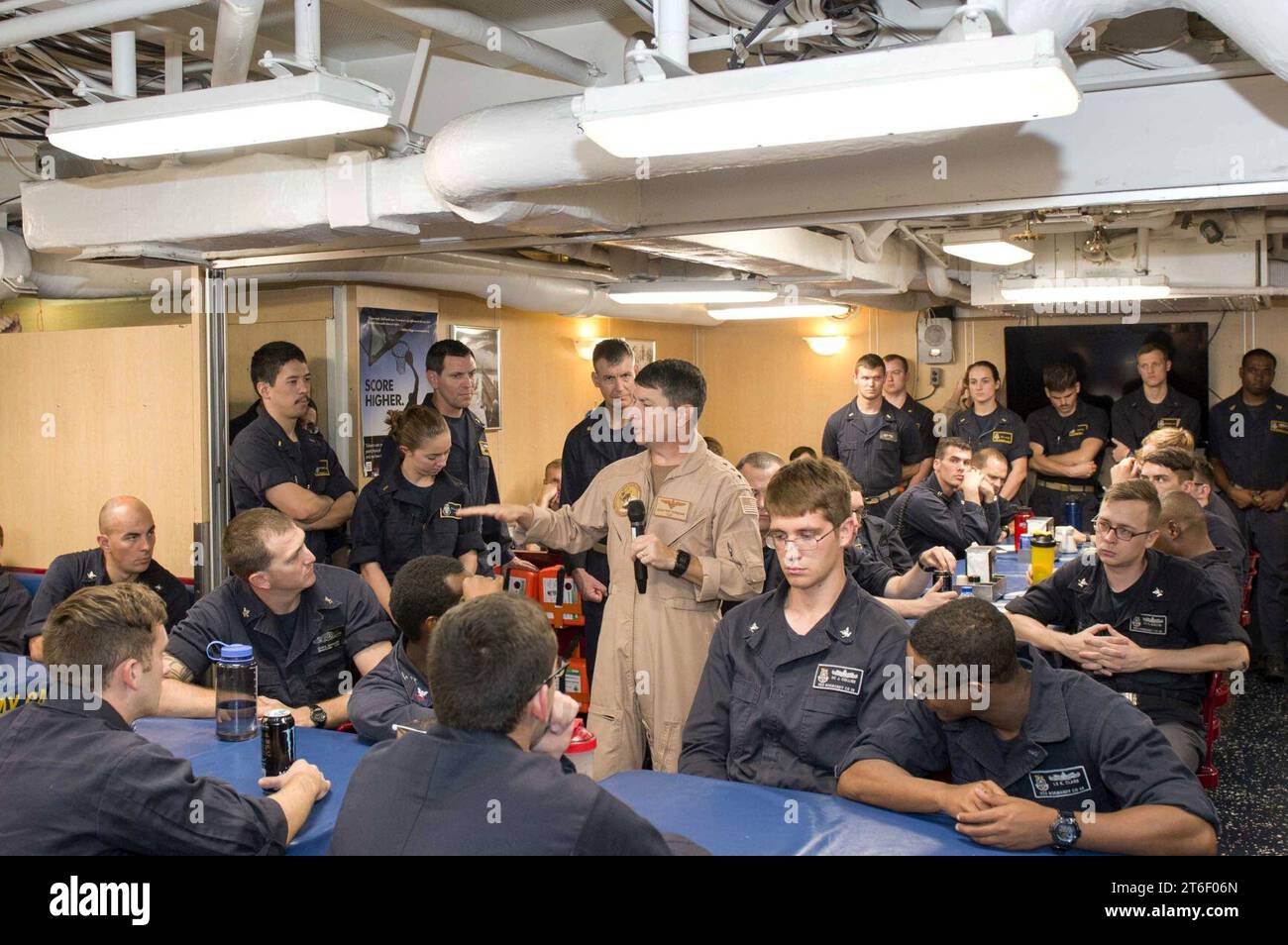 USS Normandy (CG 60) 151008 Stock Photo - Alamy