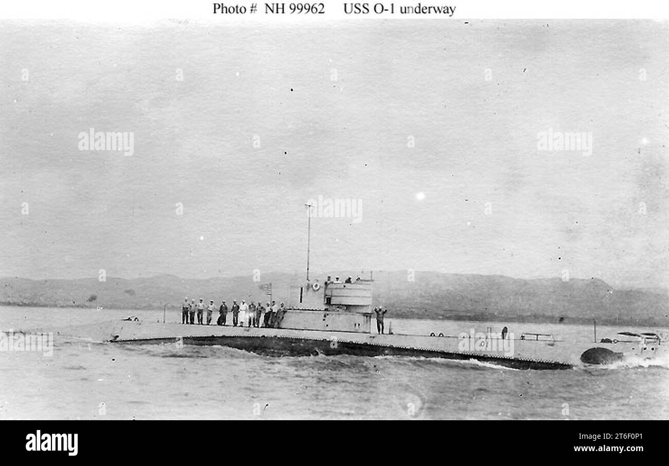 USS O-1 underway 1918 Stock Photo - Alamy