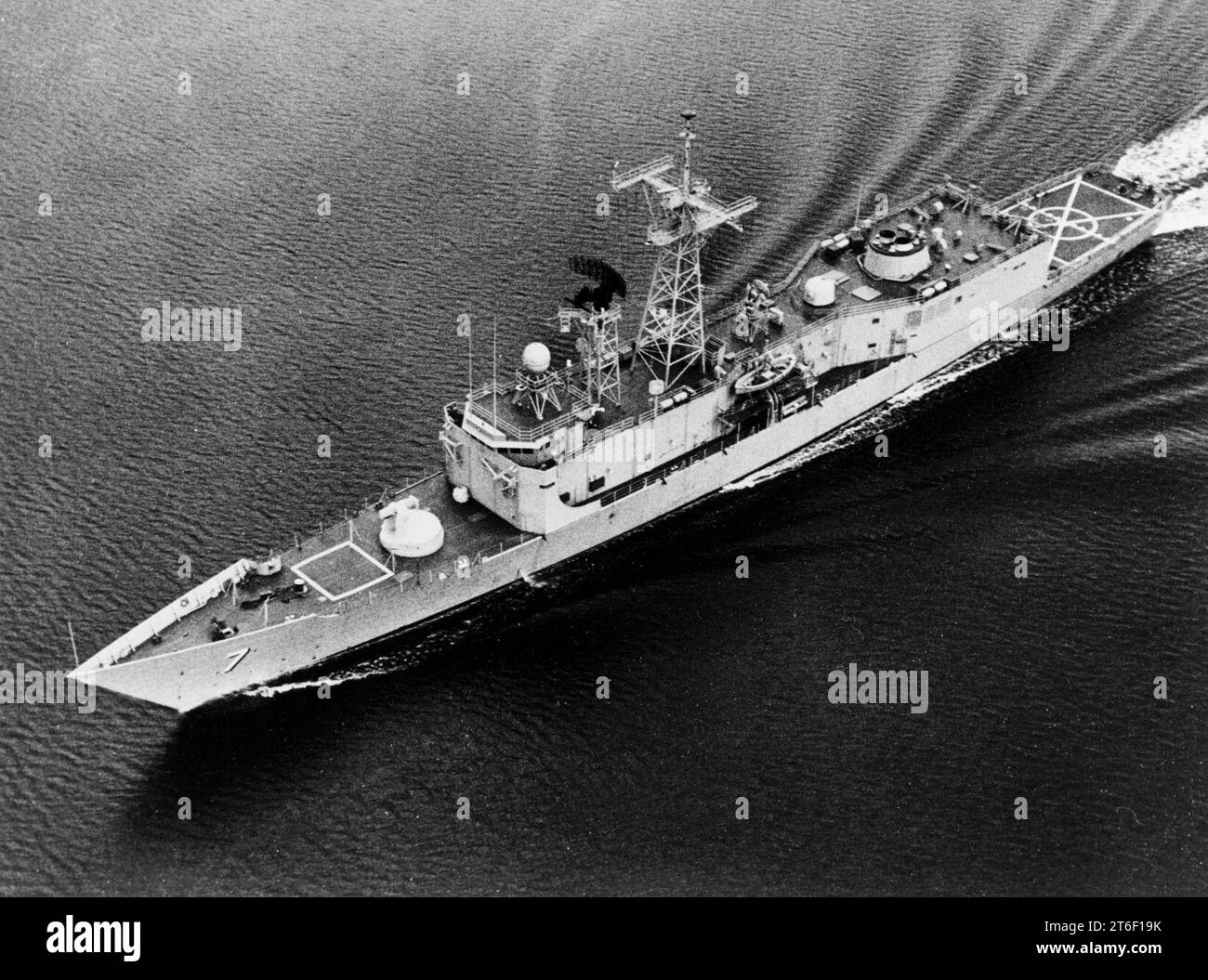 USS Oliver Hazard Perry (FFG-7) underway in late 1977 Stock Photo - Alamy