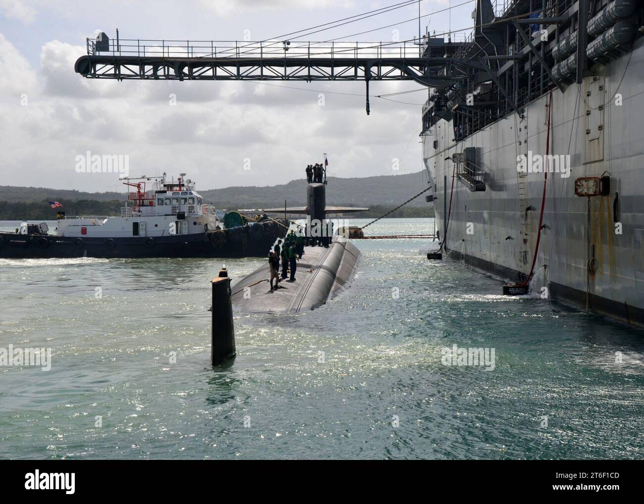 USS Olympia moors alongside USS Frank Cable. (8317359723 Stock Photo ...