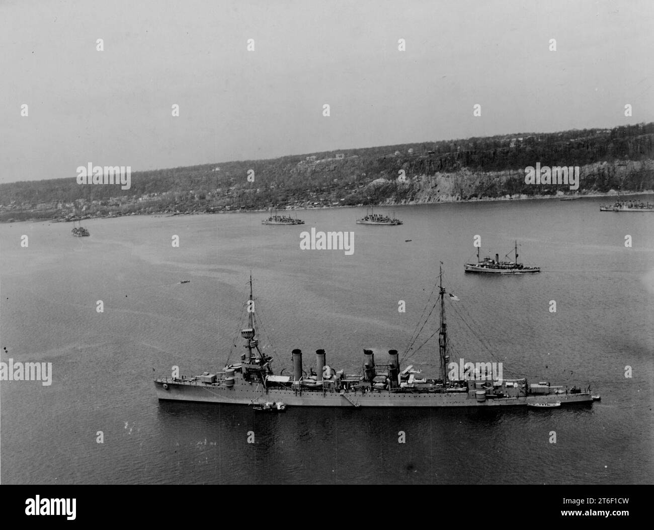 USS Omaha (CL-4) anchored in the Hudson River on 2 May 1927 Stock Photo ...