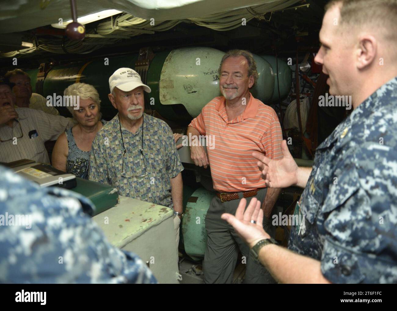 Tour uss arizona memorial hi-res stock photography and images - Alamy