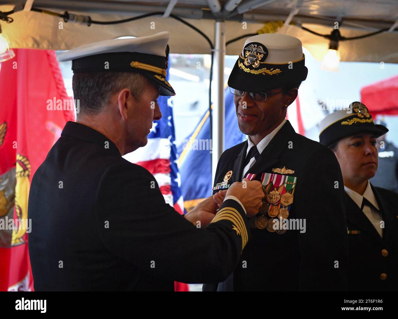 USS Oscar Austin (DDG 79) change of command ceremony 171011 Stock Photo ...