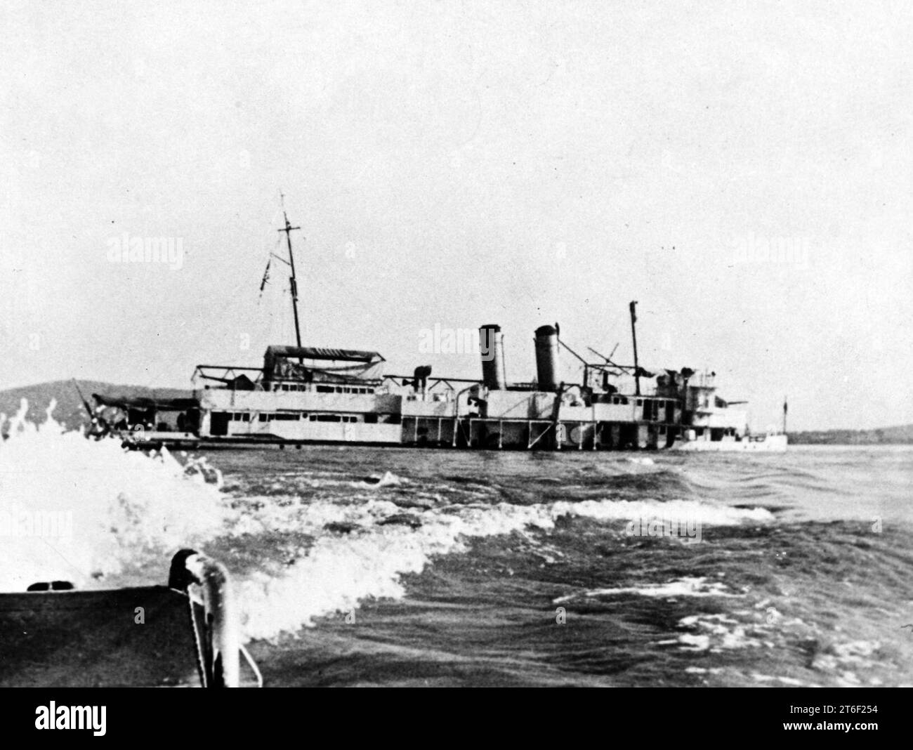 USS Panay (PR-5) sinking in the Yangtze River, 12 December 1937 Stock ...