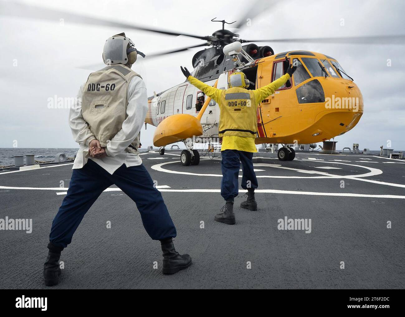 Uss paul hamilton hi-res stock photography and images - Alamy