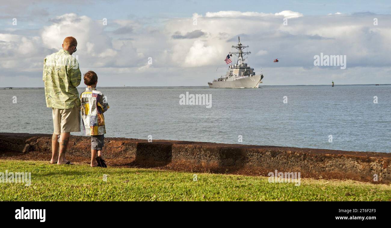 USS Paul Hamilton returns to homeport 130624 Stock Photo - Alamy