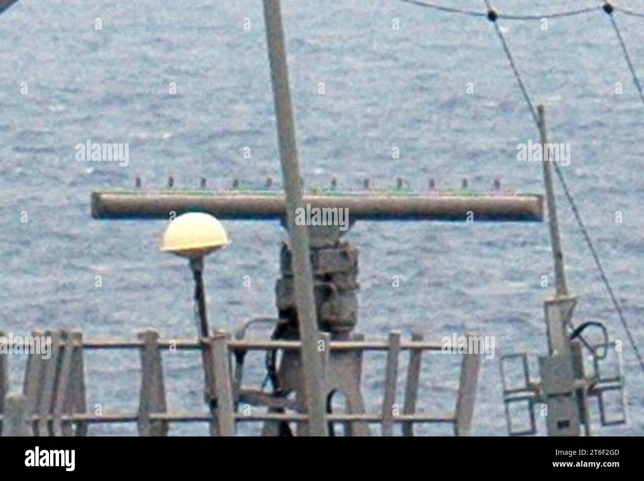 USS Paul Hamilton radar Stock Photo - Alamy