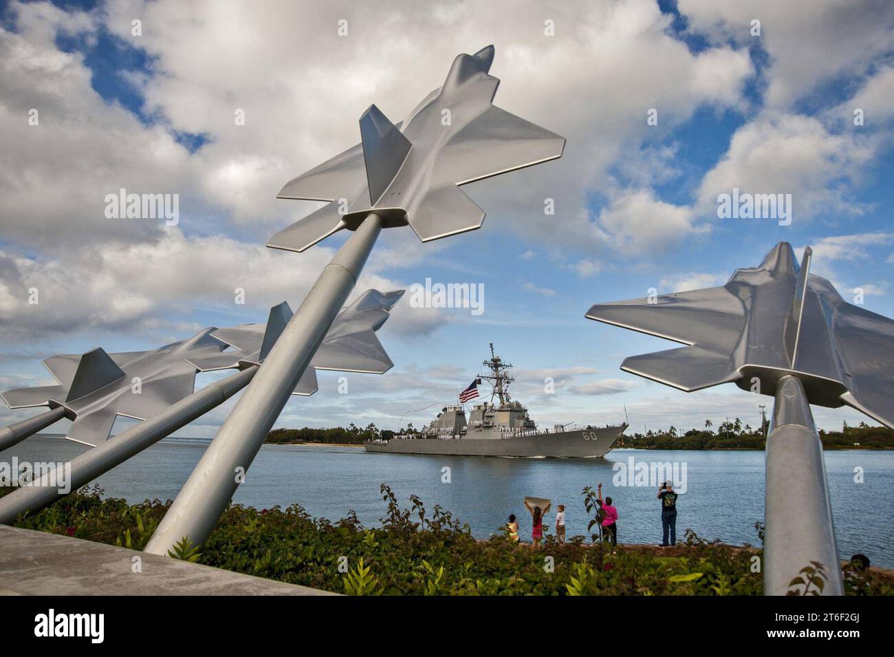 USS Paul Hamilton returns to homeport 130624 Stock Photo - Alamy