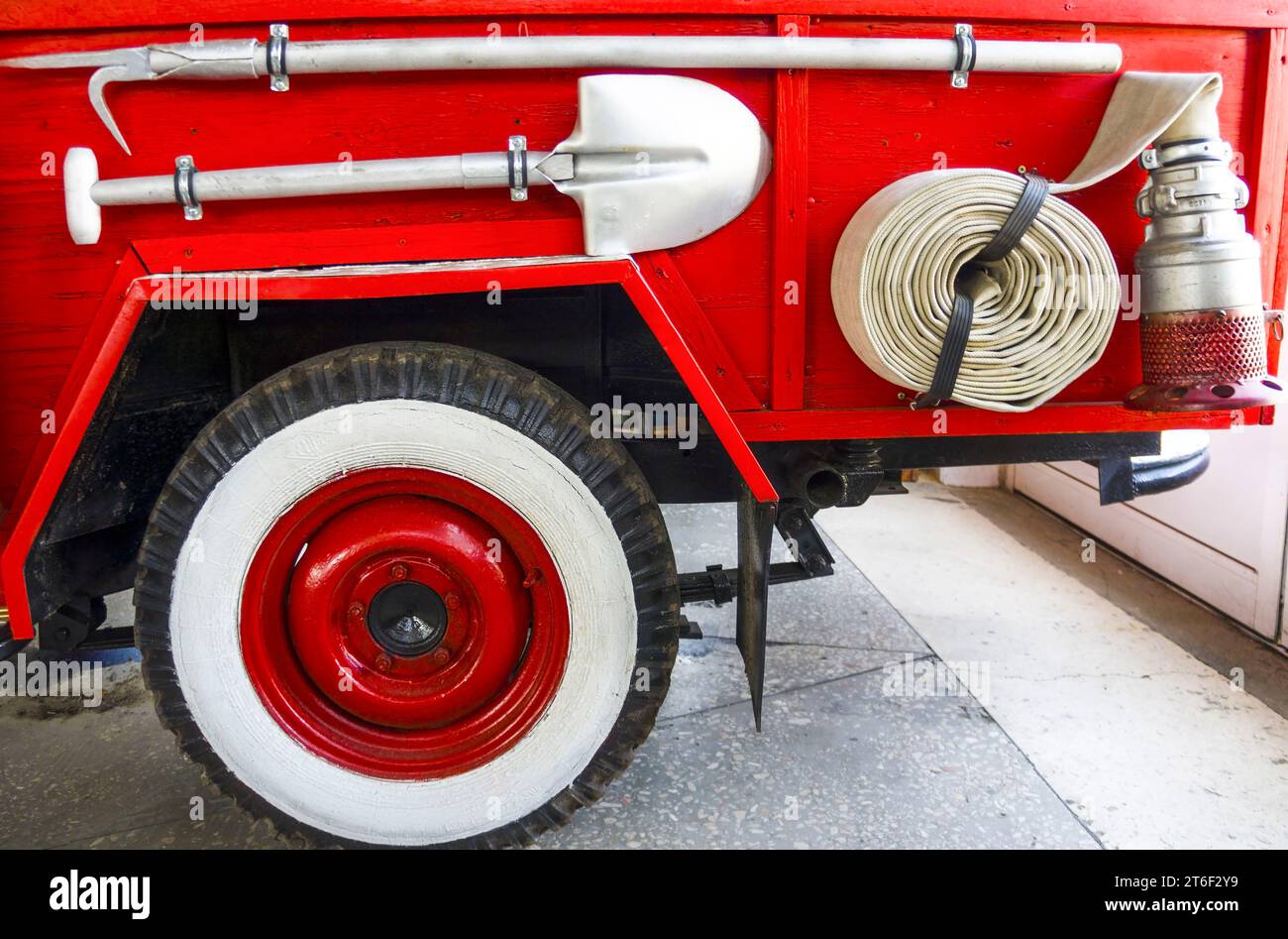 extinguish the fire on the car, hydrants. Fire Extinguishing Items ...