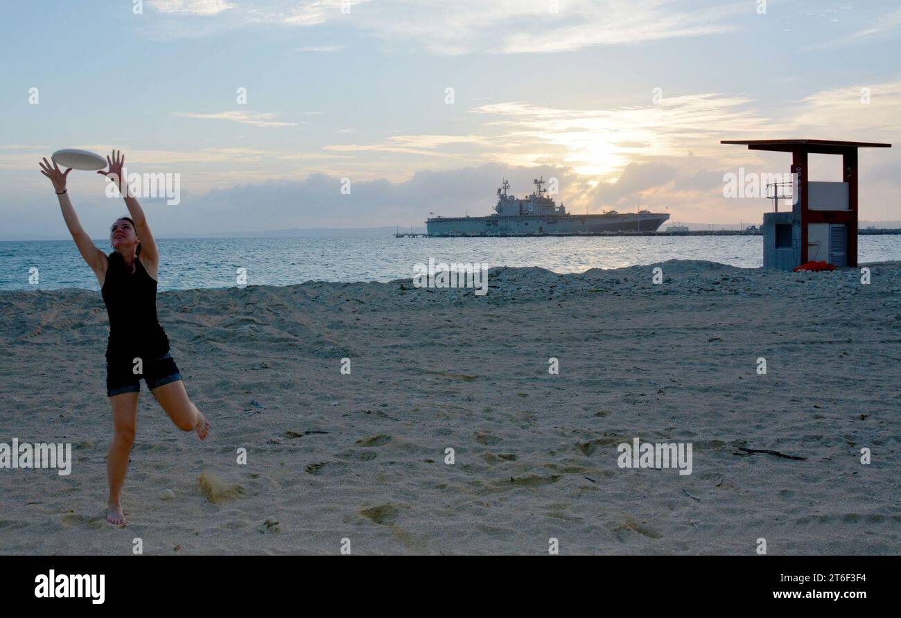 USS Peleliu White Beach port visit 140921 Stock Photo - Alamy