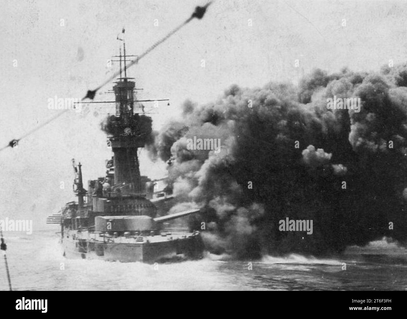 USS Pennsylvania (BB-38) firing broadside 1920s Stock Photo - Alamy