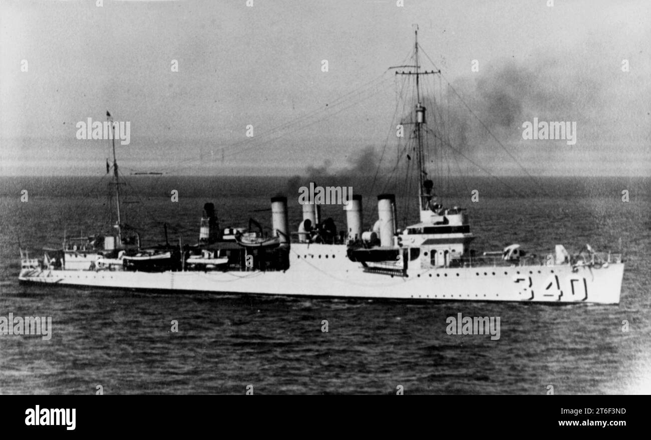 USS Perry (DD-340) underway at sea, circa the early 1930s Stock Photo ...