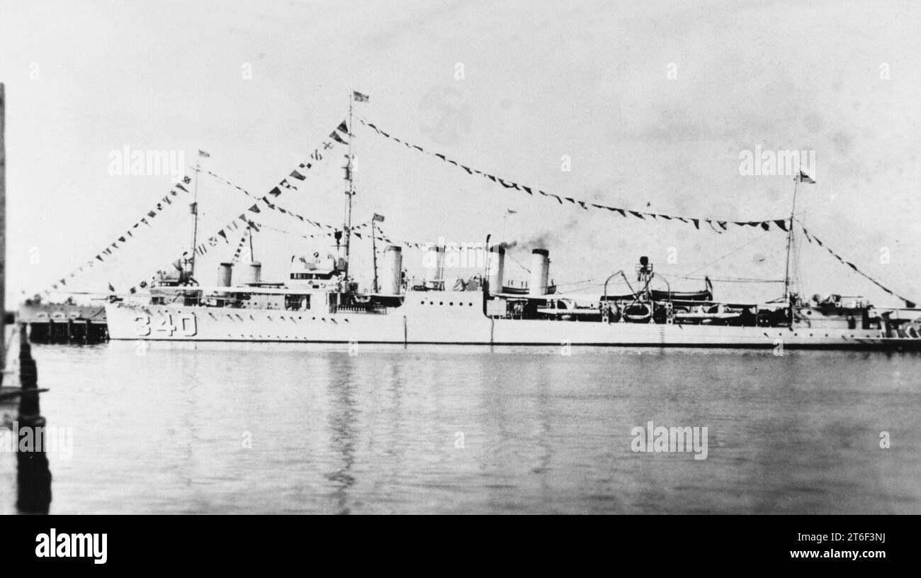 USS Perry (DD-340) at Key West on 4 July 1934 Stock Photo - Alamy