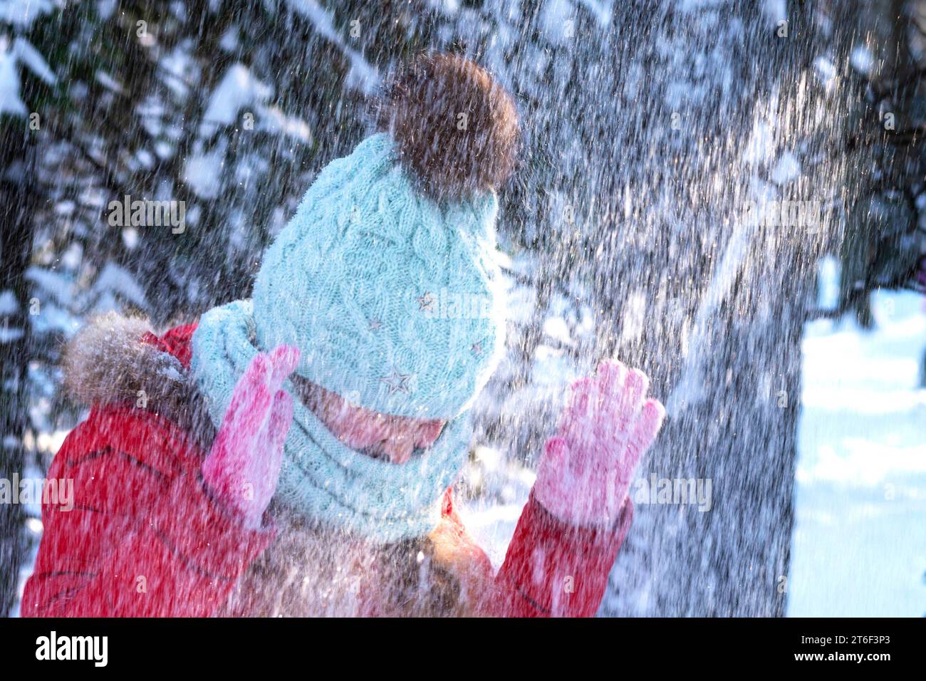 Girl under the bad hi-res stock photography and images - Alamy