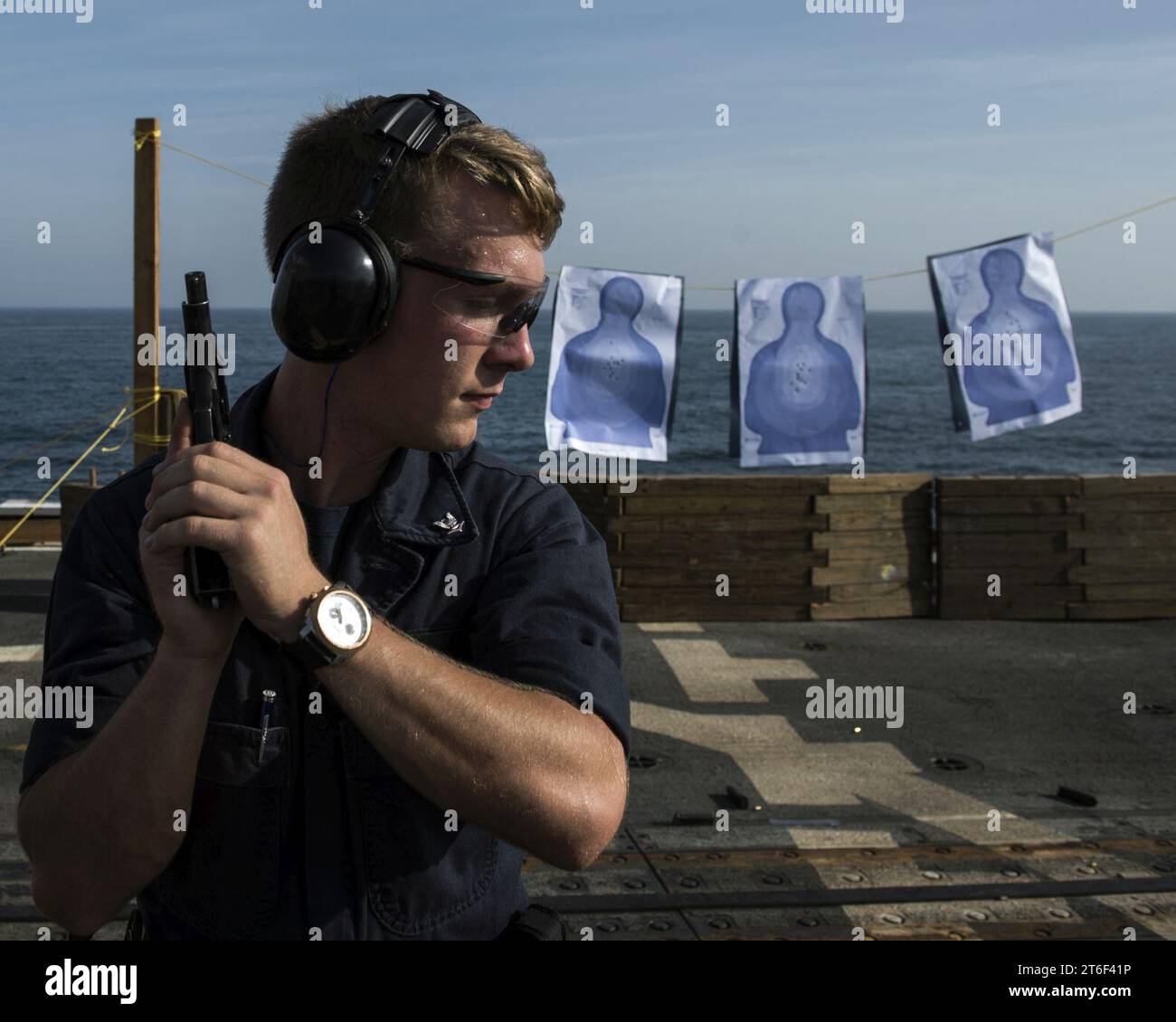 USS Philippine Sea (CG 58) 140413 Stock Photo - Alamy