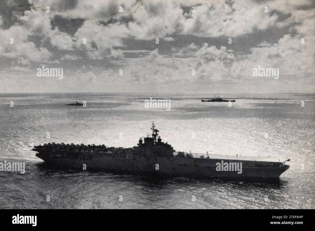 USS Philippine Sea (CV-47) underway at sea, circa in 1950 Stock Photo ...