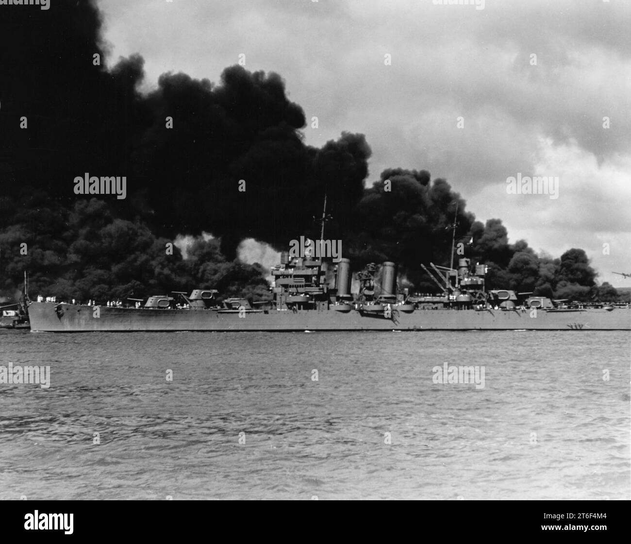 USS Phoenix (CL-46) steams down the channel at Pearl Harbor on 7 December 1941 Stock Photo - Alamy
