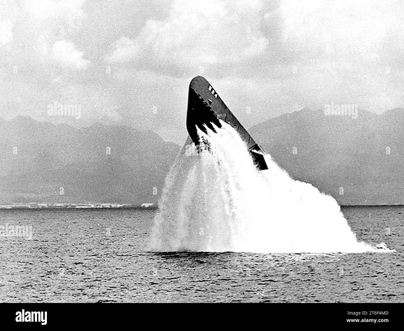 USS Pickerel (SS-524) surfacing near Oahu in 1952 Stock Photo - Alamy