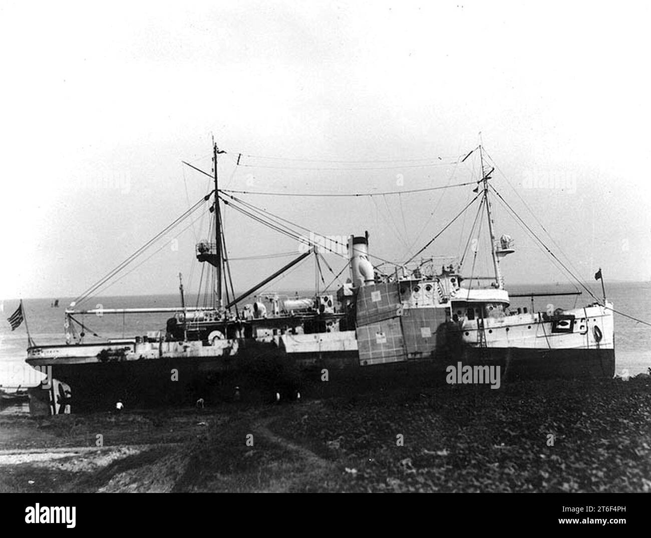 USS Pigeon (ASR-6) undergoing refloating operations at Tsingtao in ...