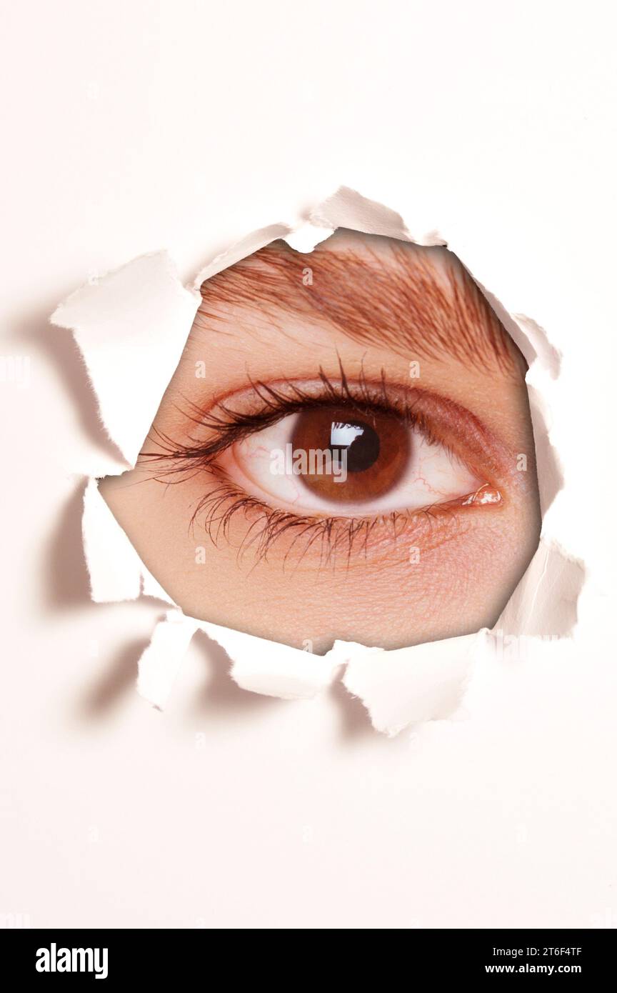 Peeping eye hi-res stock photography and images - Alamy
