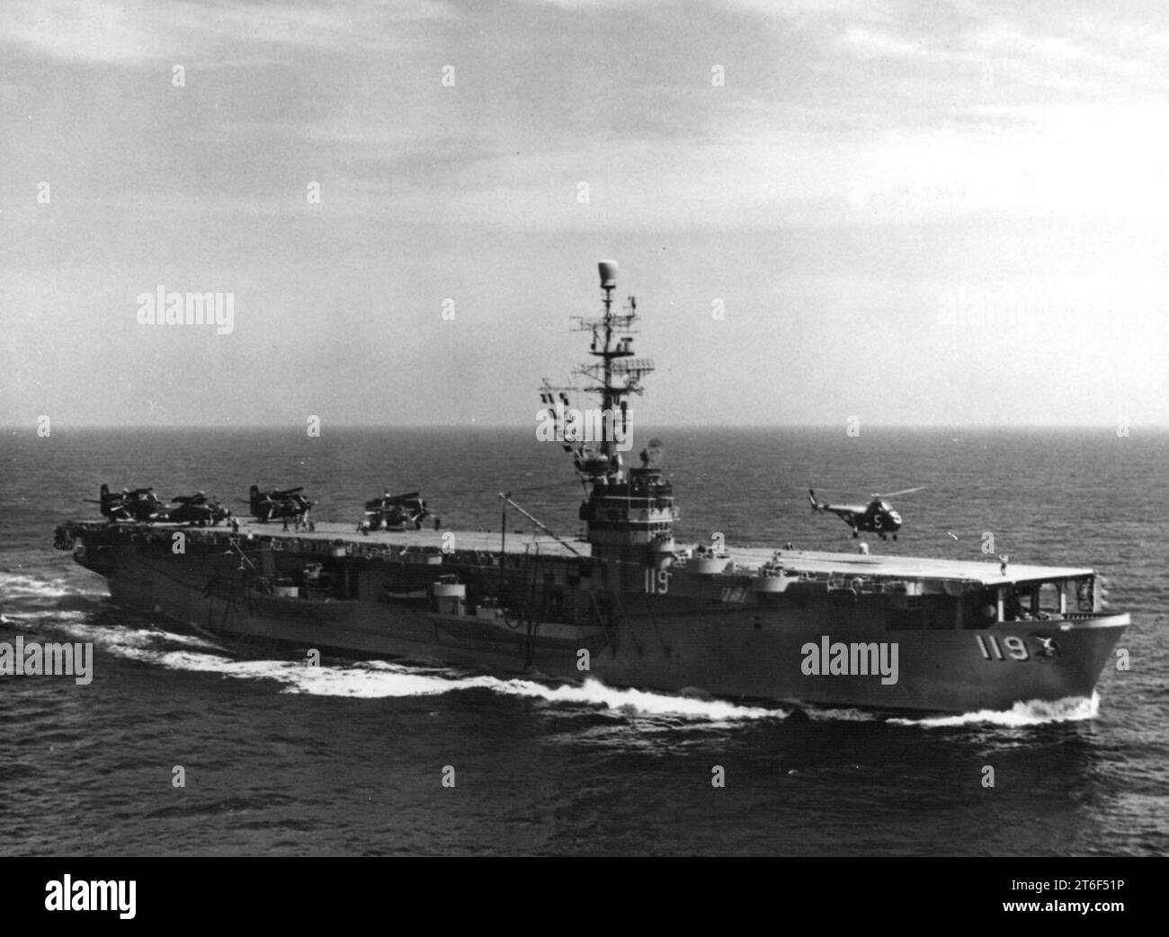 USS Point Cruz (CVE-119) underway on 25 June 1955 (NNAM.1996.488.035 ...