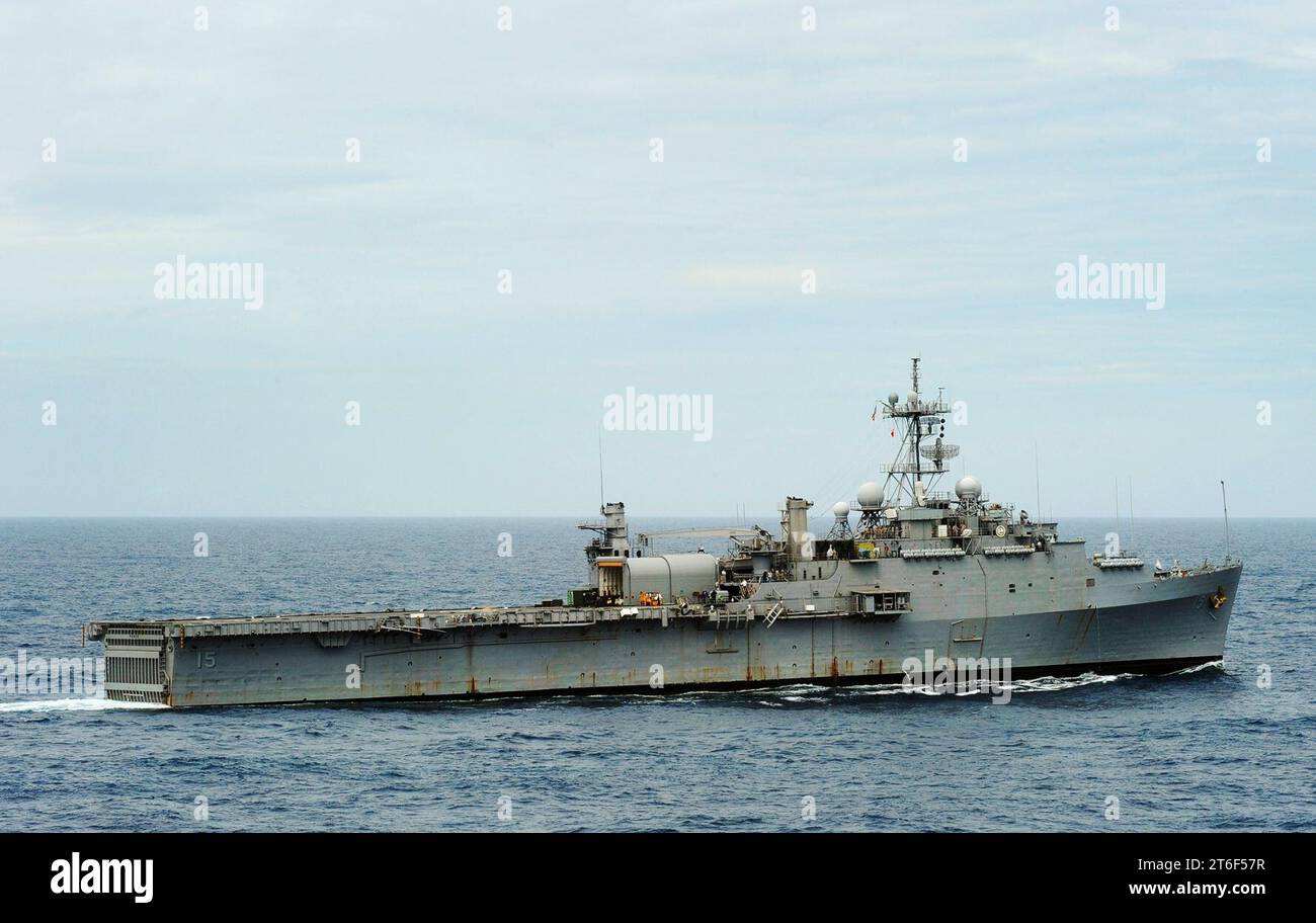 USS Ponce (LPD-15) underway in the Atlantic Ocean on 23 May 2009 ...