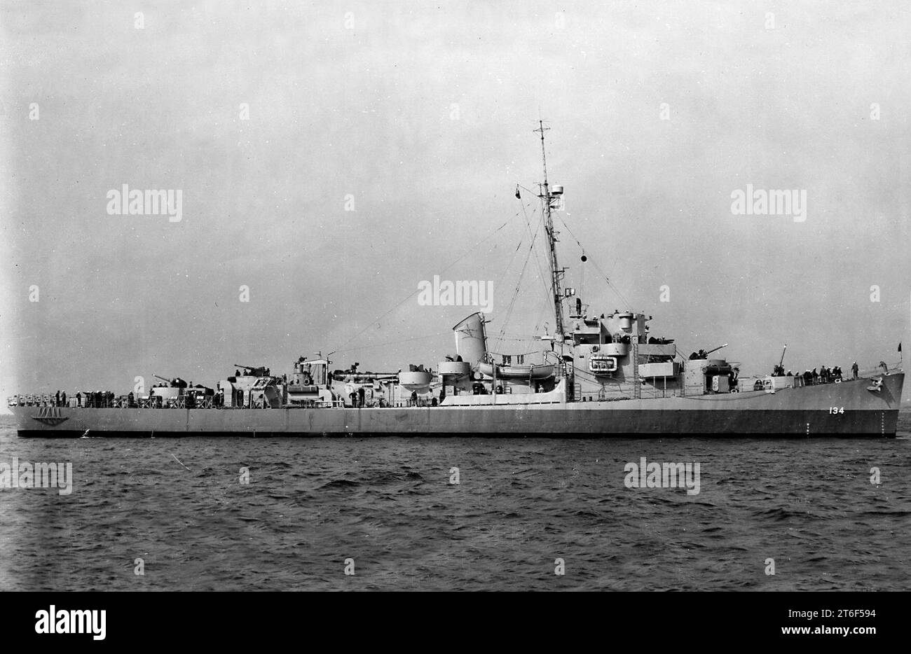 USS Pope (DE-134) off the New York Naval Shipyard on 8 May 1944 Stock ...