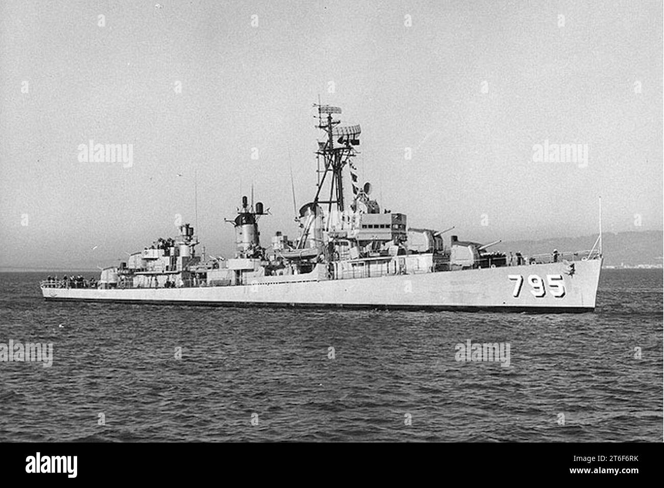 USS Preston (DD-795) underway in San Francisco Bay, California (USA), on 22 October 1966 Stock ...