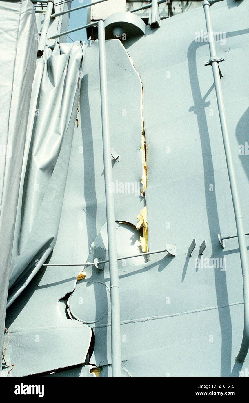 USS Princeton (CG-59) superstructure cracks Stock Photo - Alamy
