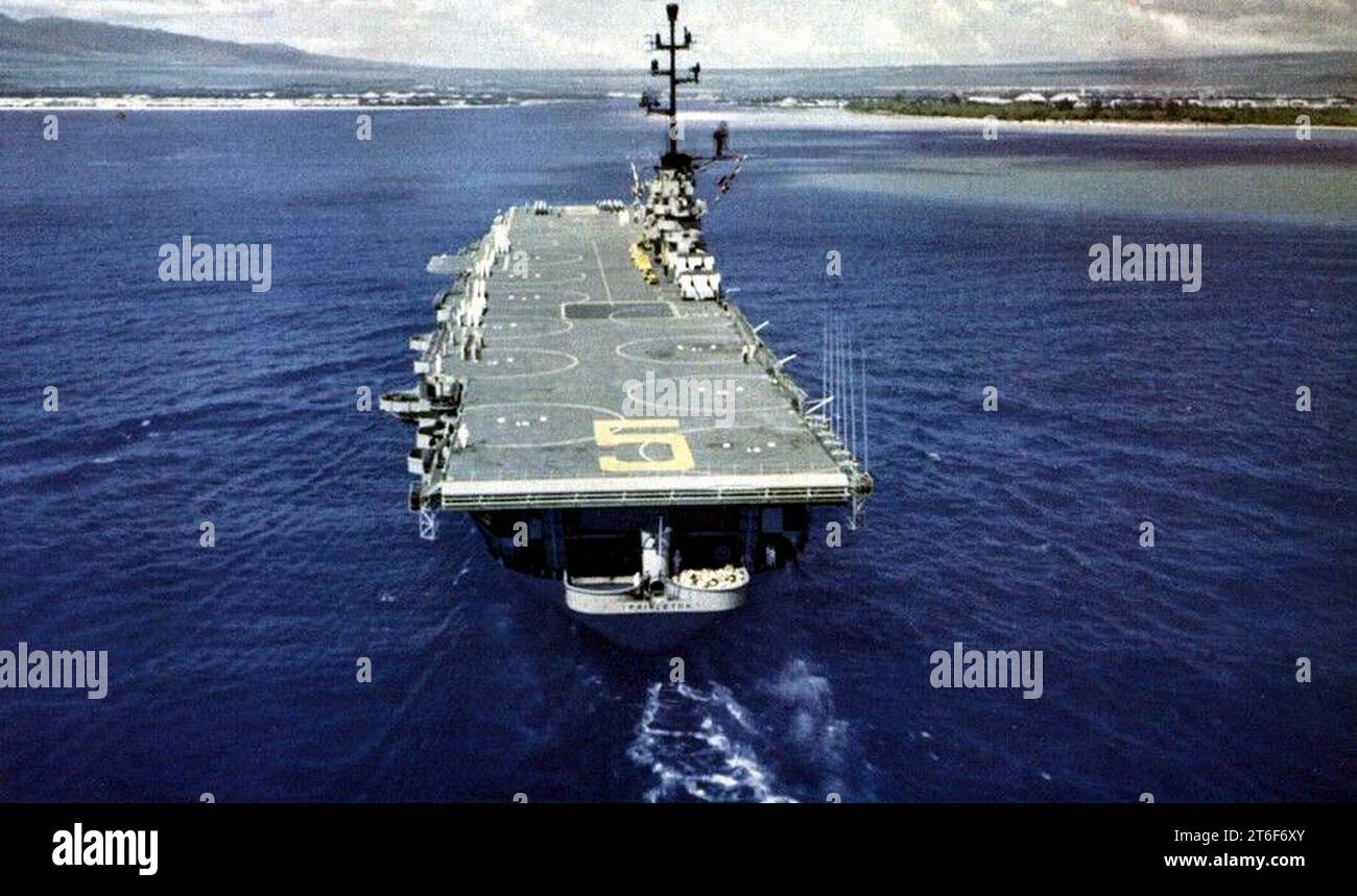USS Princeton (LPH-5) enters Pearl Harbor, in 1960 Stock Photo - Alamy