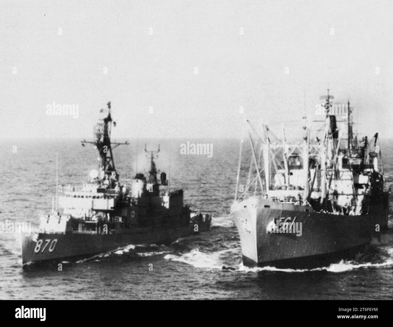 USS Procyon (AF-61) replenishes USS Fechteler (DD-870) off Vietnam in ...